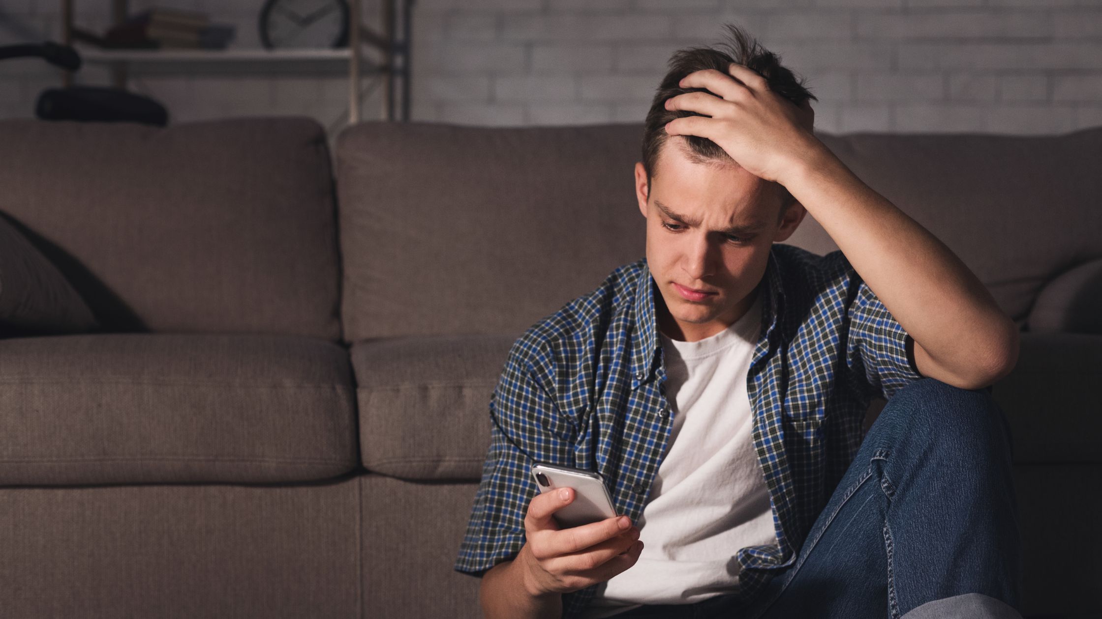Digital Distress In Teens: Recognizing 7 Common Signs